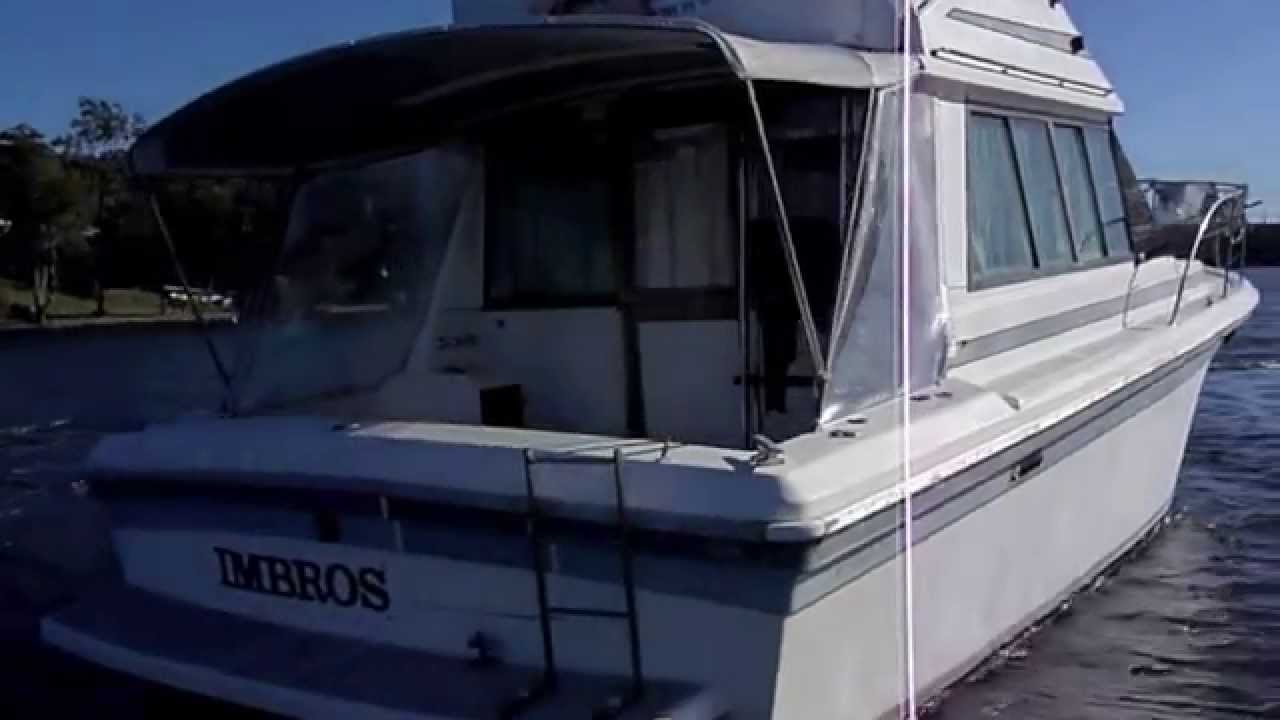 Riviera 34 Flybridge Cruiser - Walkthrough - YouTube