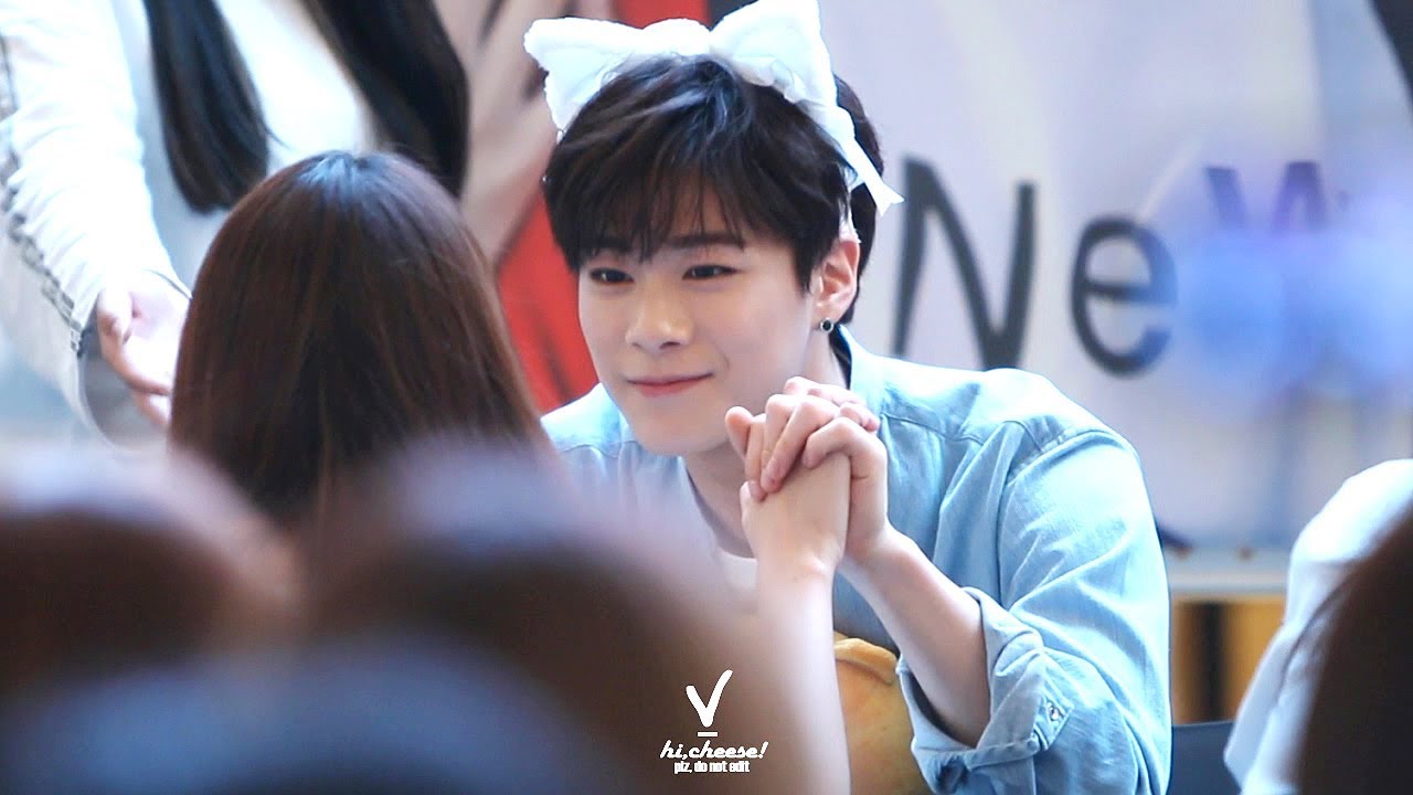 170610 @여의도 팬싸인회 아스트로 양봉업자 문빈 직캠 ASTRO FANSIGN MOONBIN FOCUS - YouTube