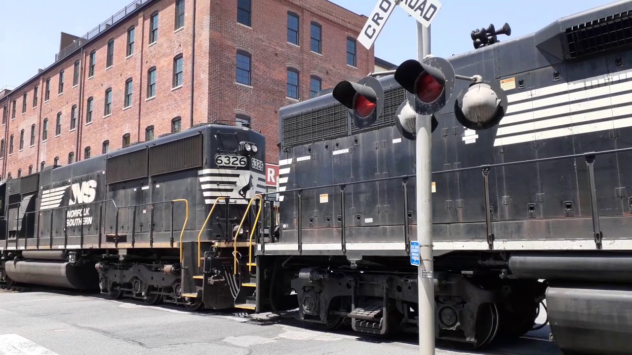 Norfolk Southern H23 @ Downtown Lititz - YouTube