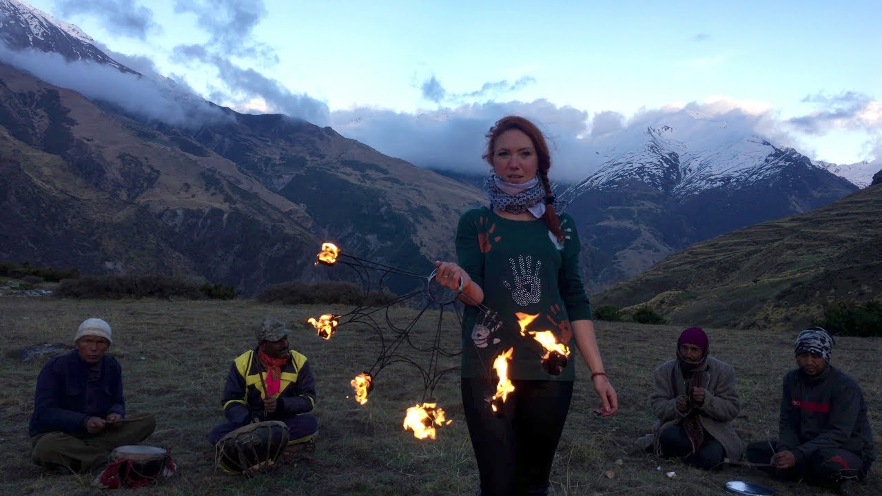 The Himalayan Fire Dance | Ukrainian fire dance in Martoli Village ...
