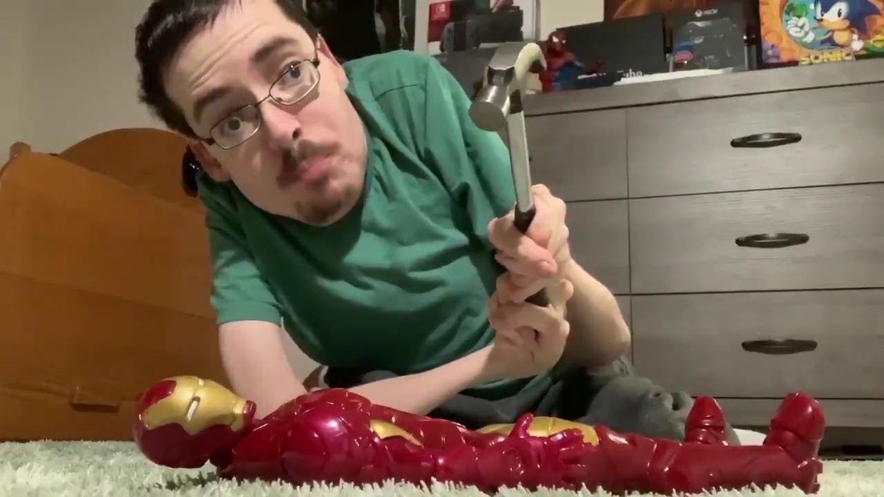 HIT - Ricky Berwick - YouTube