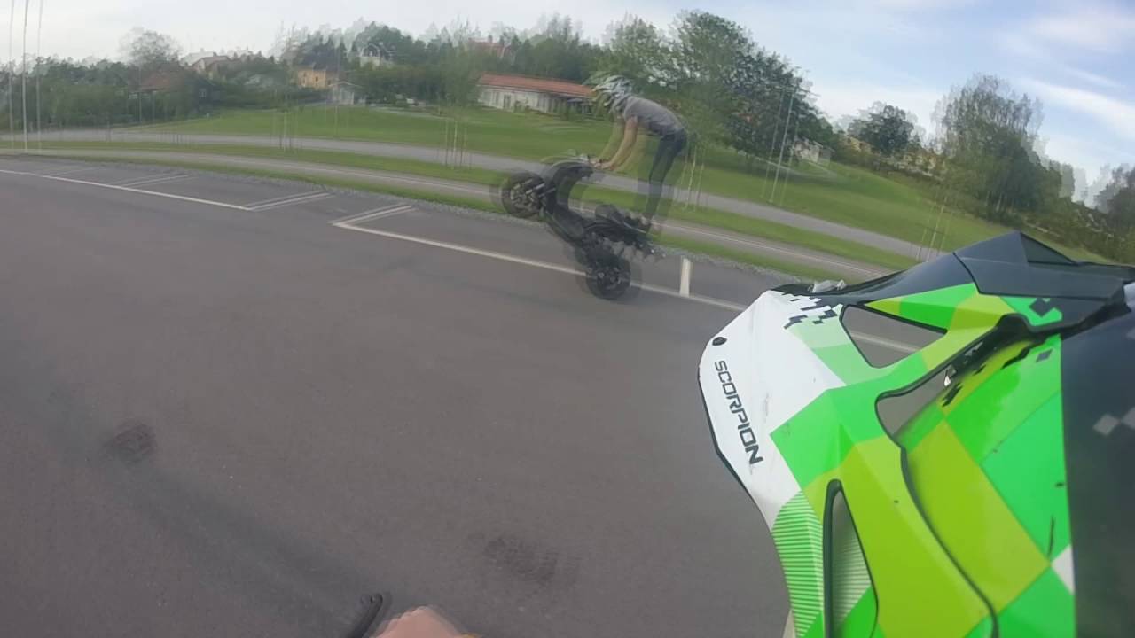 Moppe stunt Flen - YouTube