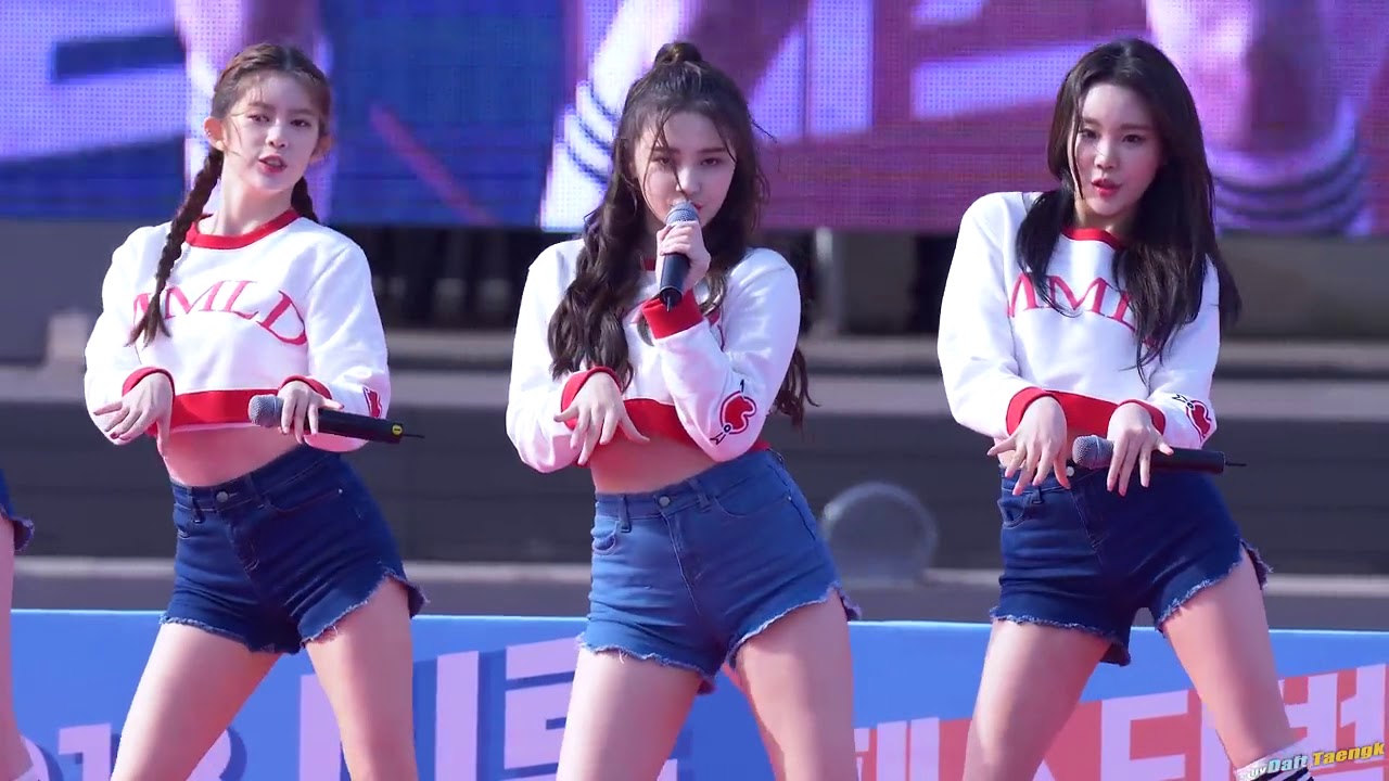 Nancy 모모랜드 MOMOLAND '뿜뿜 BBoom BBoom' 4K 60P 직캠 @씨름페스티벌 by DaftTaeng - YouTube