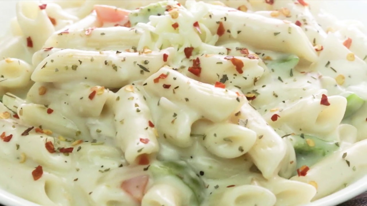 Pasta in white sauce! Creamy & Cheesy White sauce pasta - YouTube