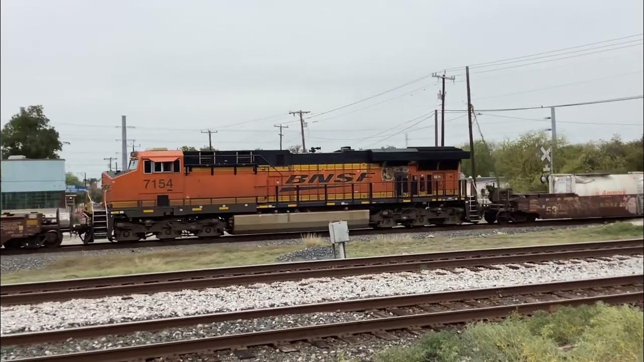 UP Mixed Auto Rack & Intermodal ft. BNSF Mid-DPU at Roosevelt Park - YouTube
