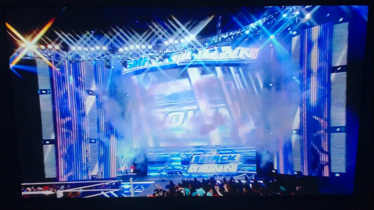 WWE Smackdown 1/9/2015 Laredo Energy Arena Opener - YouTube