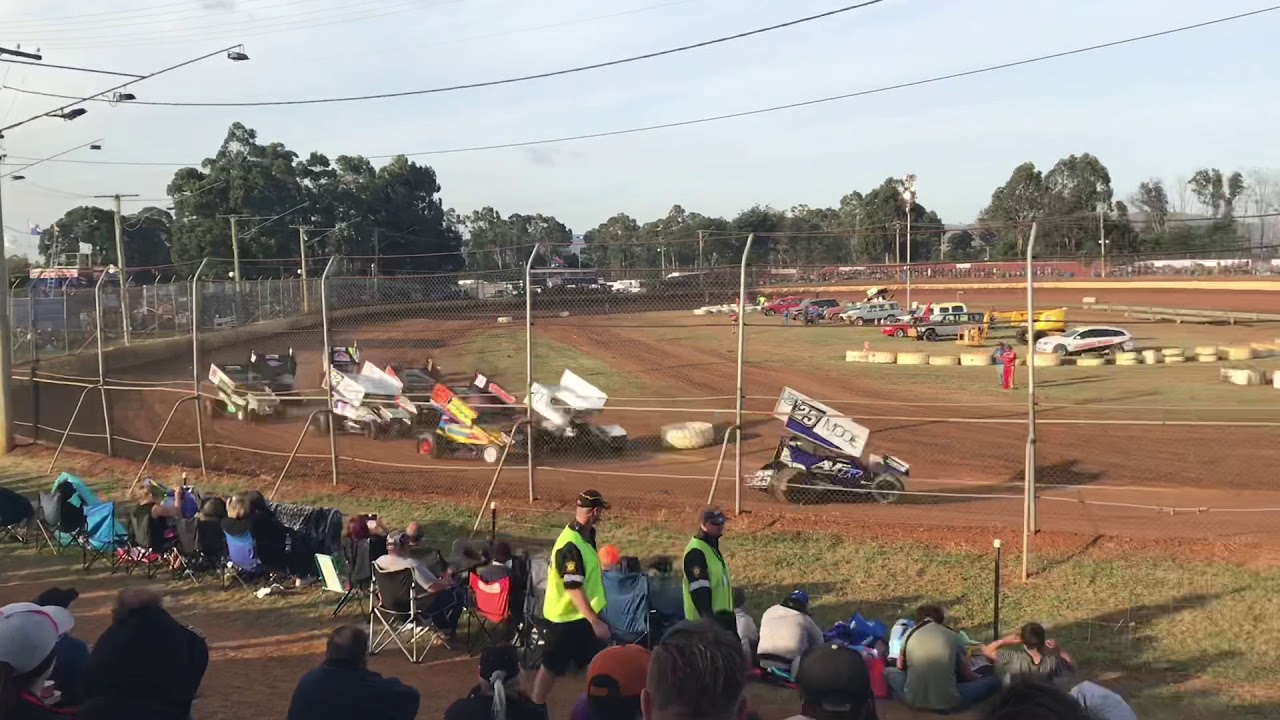 Carrick Speedway 26/12/18 // Sprintcars Heat 1 - YouTube