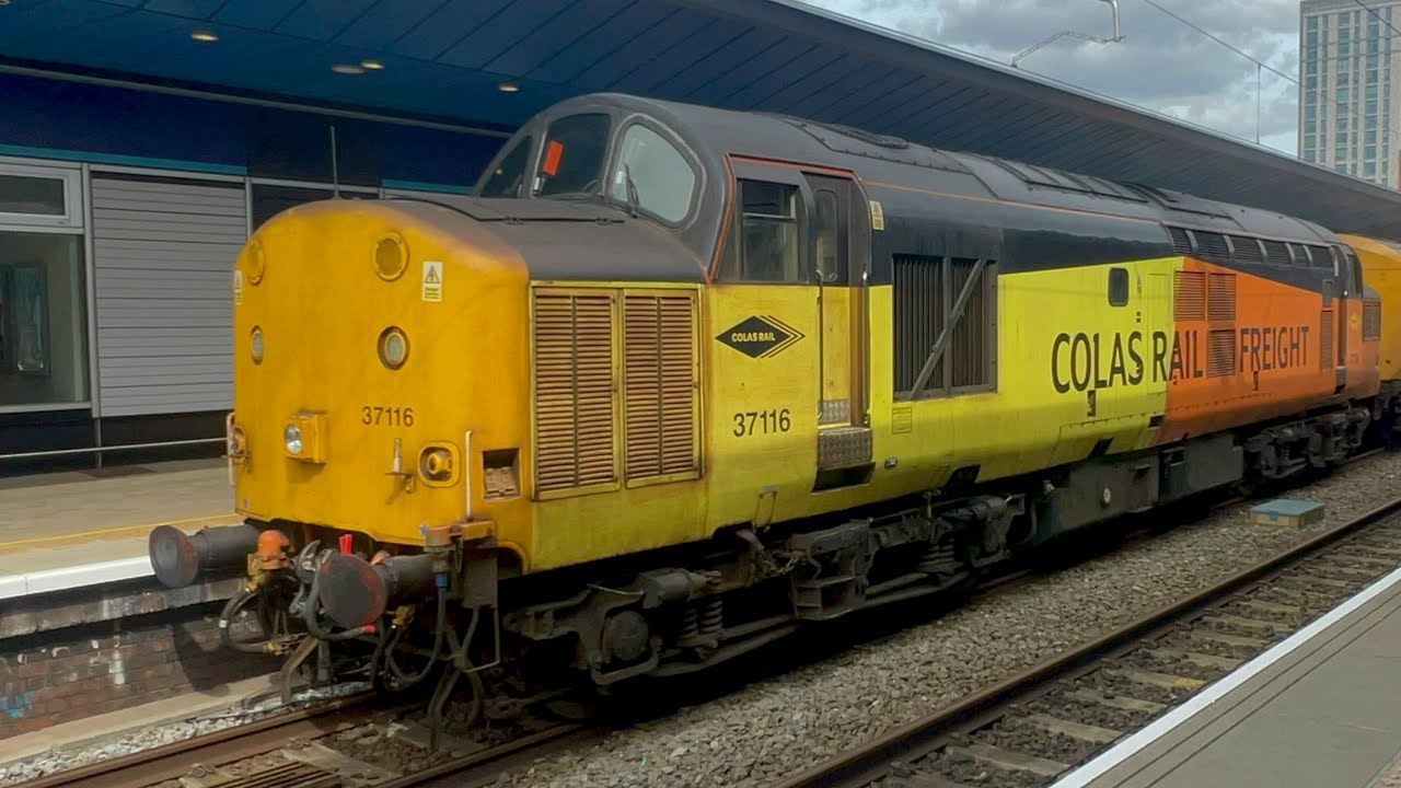 DBSO 9714 and 37116 at Reading 14/04/2024 - YouTube