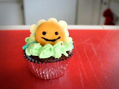 Plants Vs. Zombies Sunflower Cupcake - Quake N Bake - YouTube