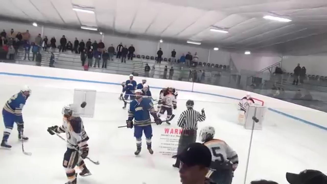 20151230194028 Hanover vs Norwell Ice hockey game played at Hobomock ...