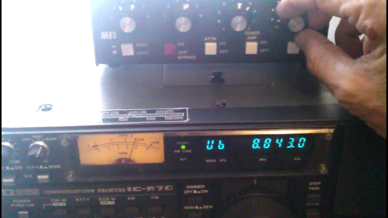 ICOM R70 / MFJ TUNER - YouTube