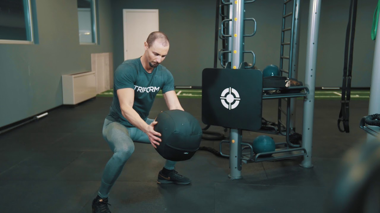 WALL BALL TARGET SQUAT - YouTube