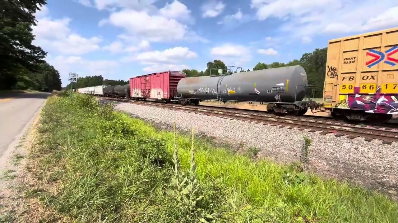 UP locomotive’s on a manifest passing through Ashland which is usually csx territory - YouTube