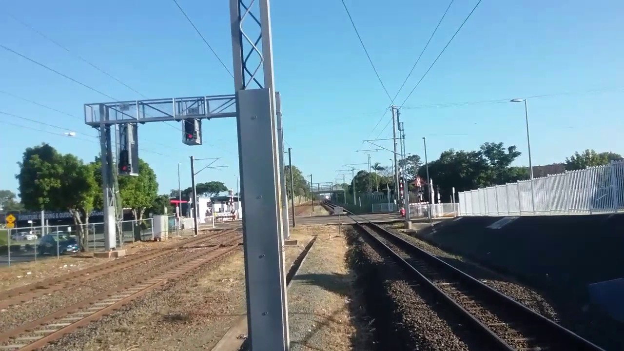 QR's 2195 hauls PJ11 thru Lawnton station 31/01/2017. - YouTube