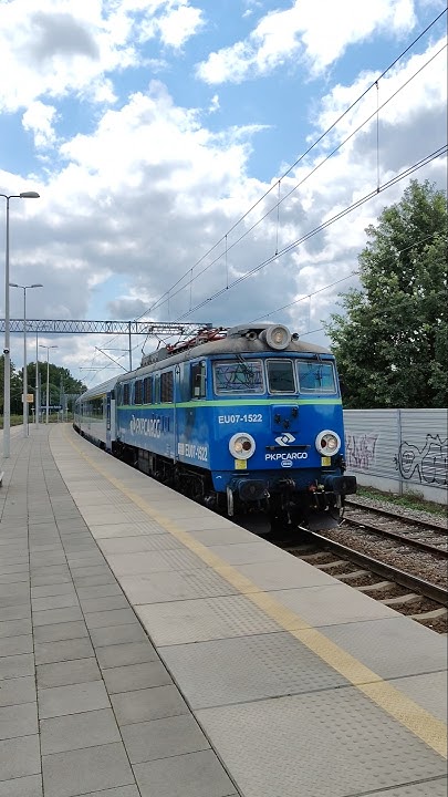 EU07-1522 PKP Cargo IC Miechowita - YouTube