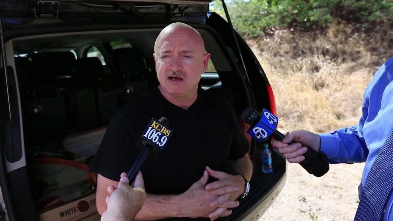 Retired austronaut Mark Kelly talks gun control - YouTube