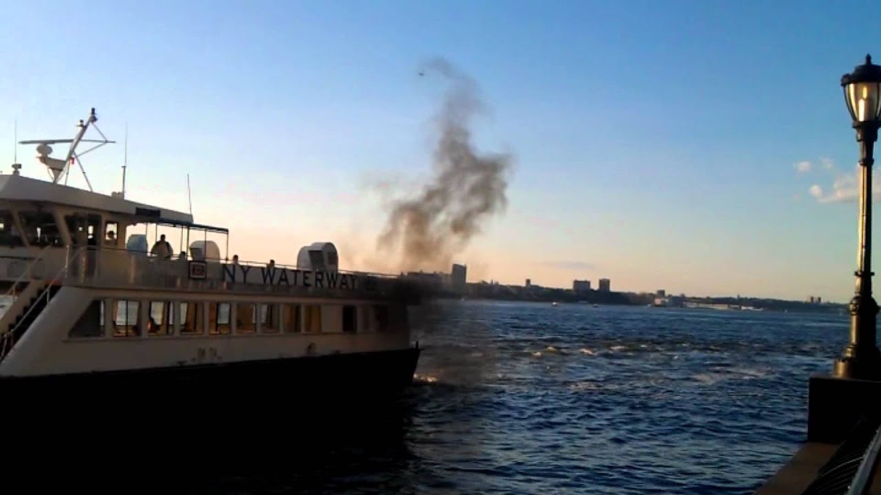 New York Waterways ferry pollution at Vesey St slip - YouTube