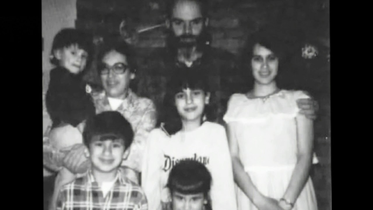 the grave of mass murderer ronald gene simmons - YouTube