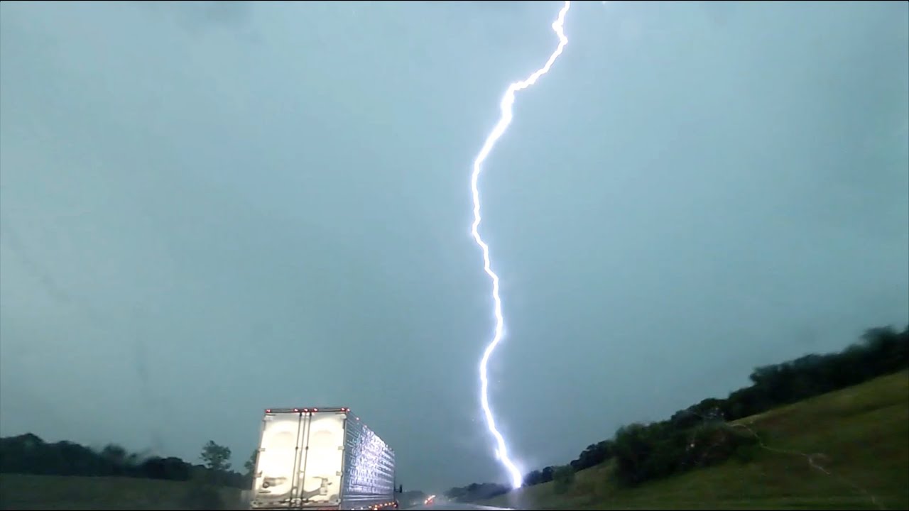Intense lightning - YouTube