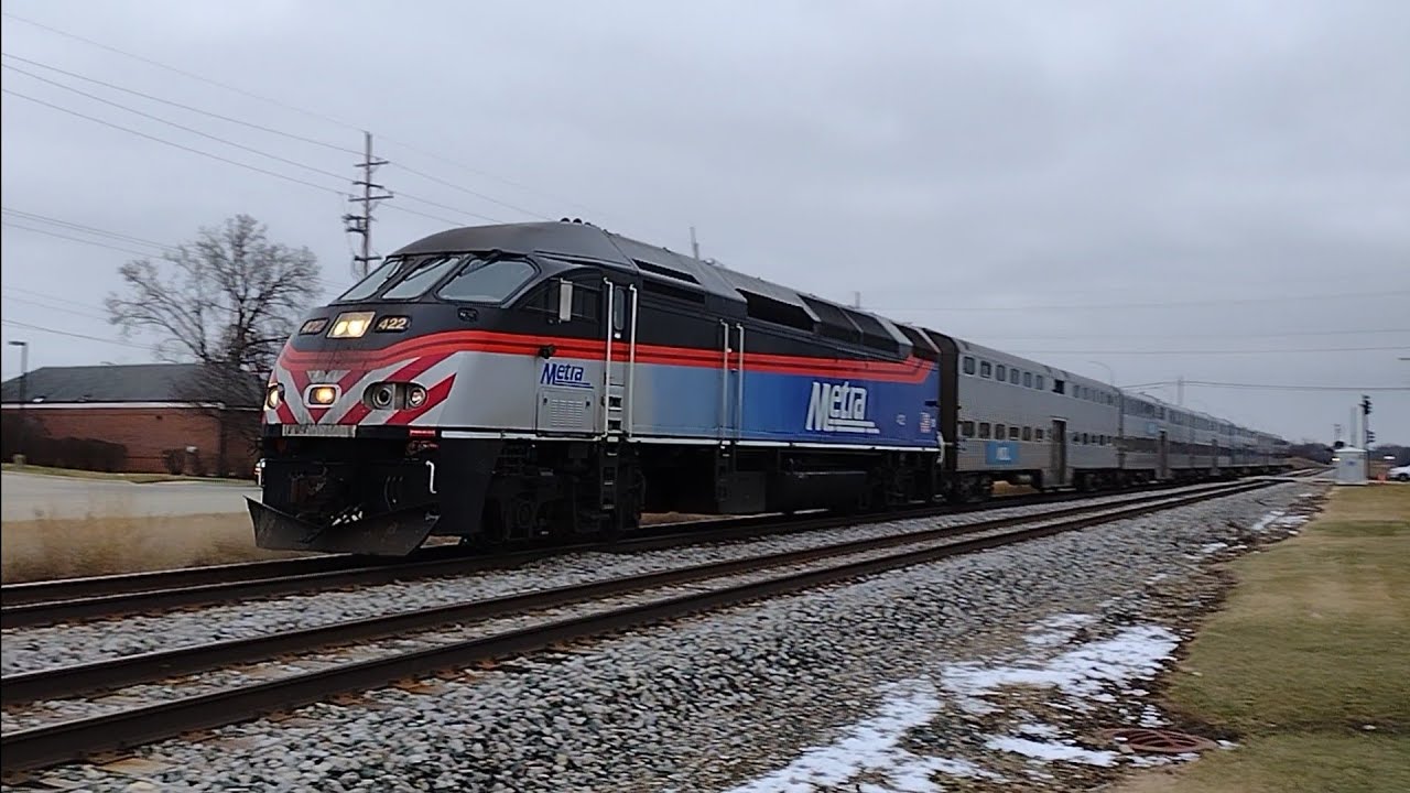 Metra MP36 422 west at Elgin, Illinois on January 24, 2023 - YouTube