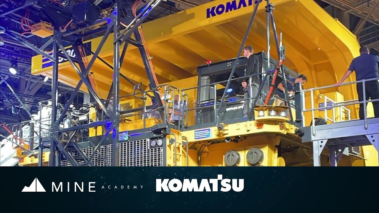 Komatsu Power Agnostic 930 E en MINExpo - YouTube