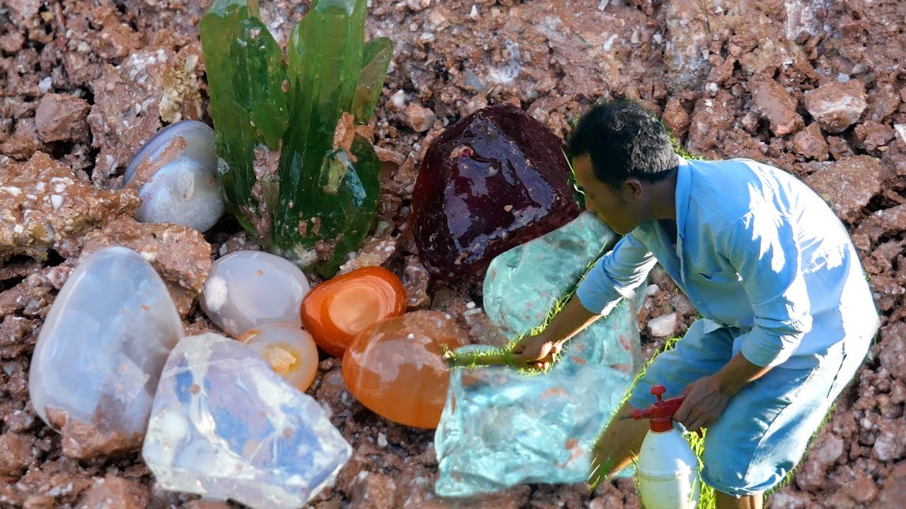 I'm looking for gems and I found amazing big gems, big crystals and big ...