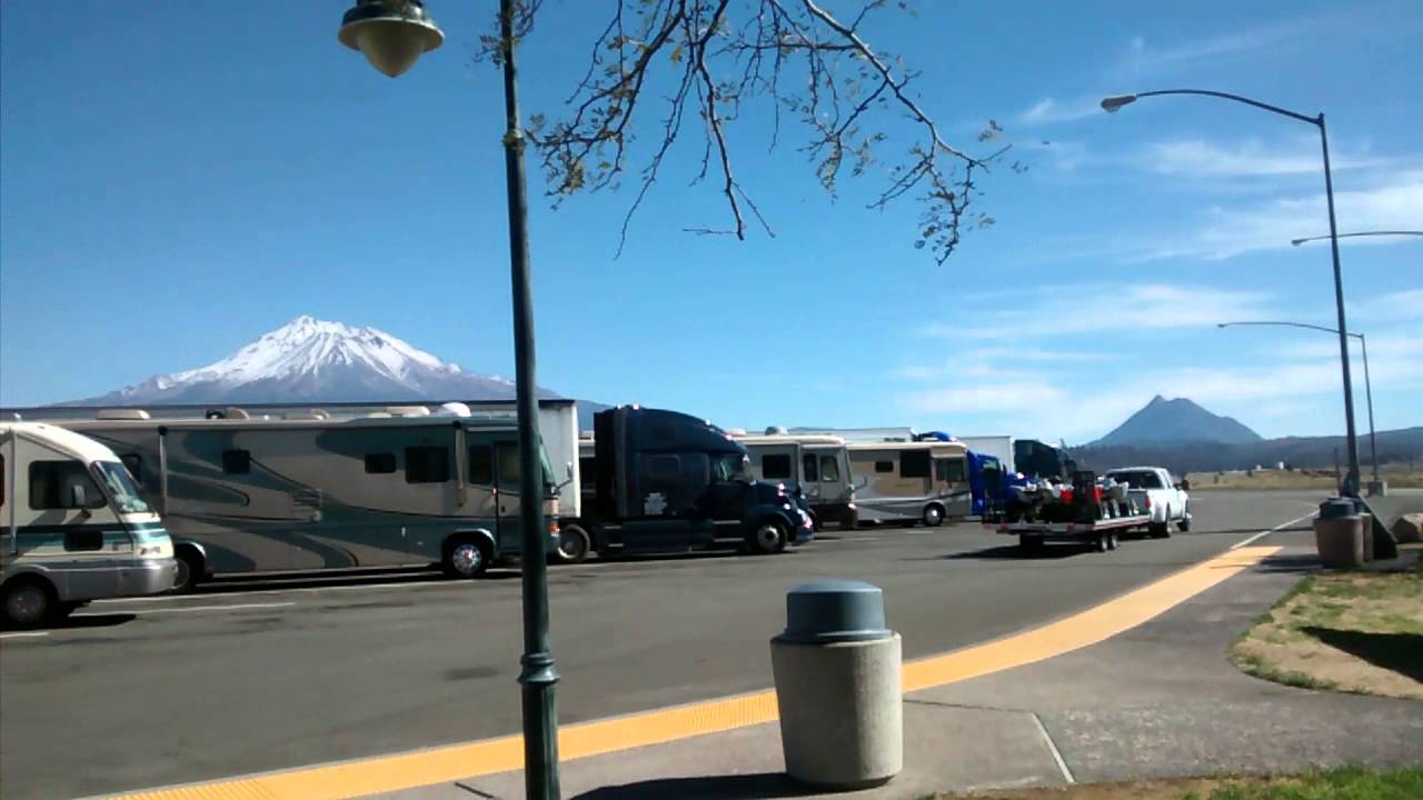 Mt. Shasta in Northern California - Weed Rest Area - YouTube