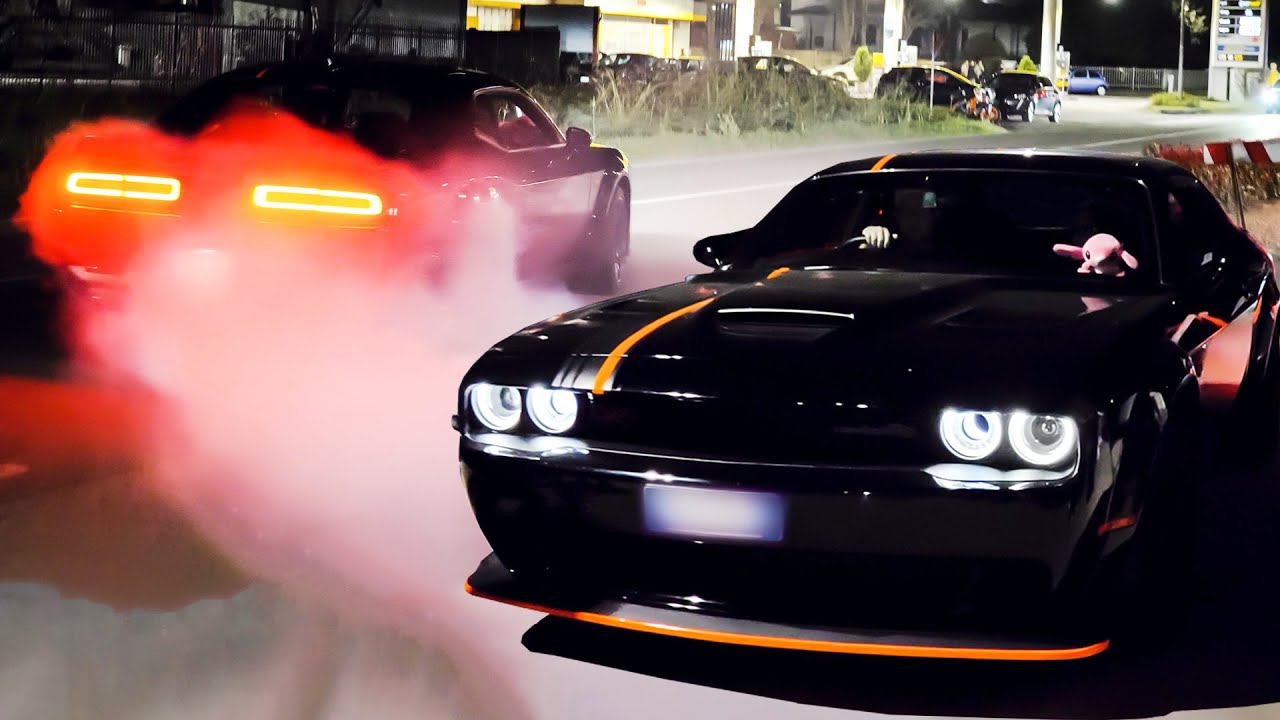 Dodge Challenger - BURNOUT, Acceleration & SOUNDS - YouTube