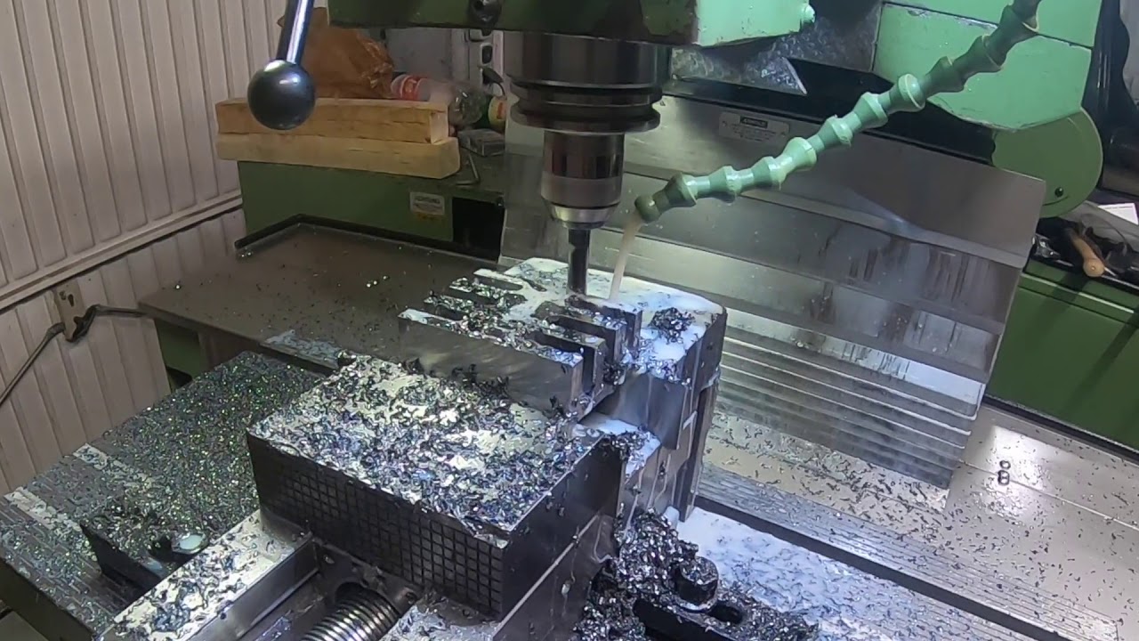 MAHO MH500C CNC - YouTube