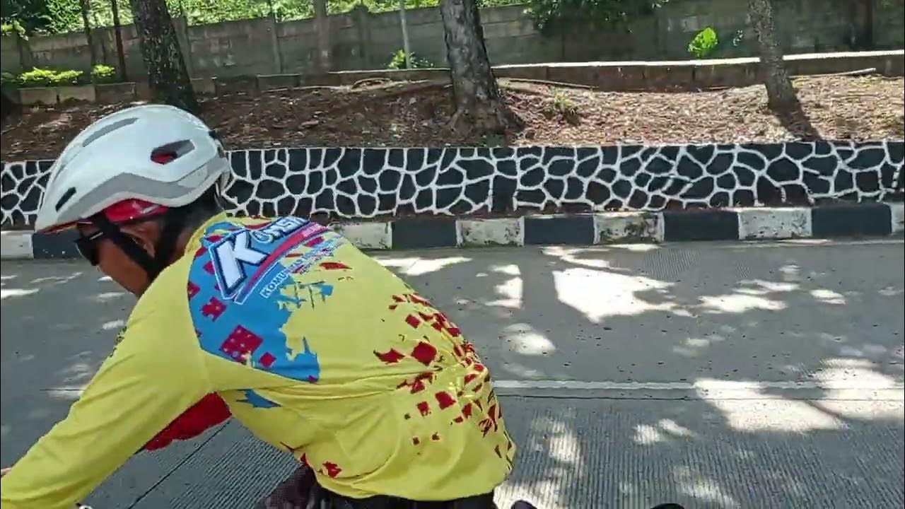 Gowes ke Hambalang - YouTube