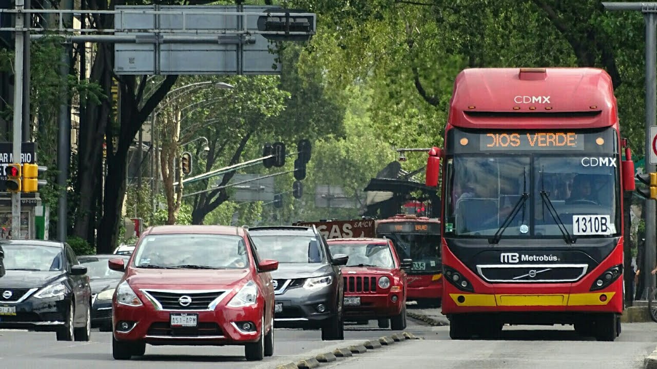 Metrobus Ciudad de México Línea 1 Cruce de Reforma con Insurgentes ...