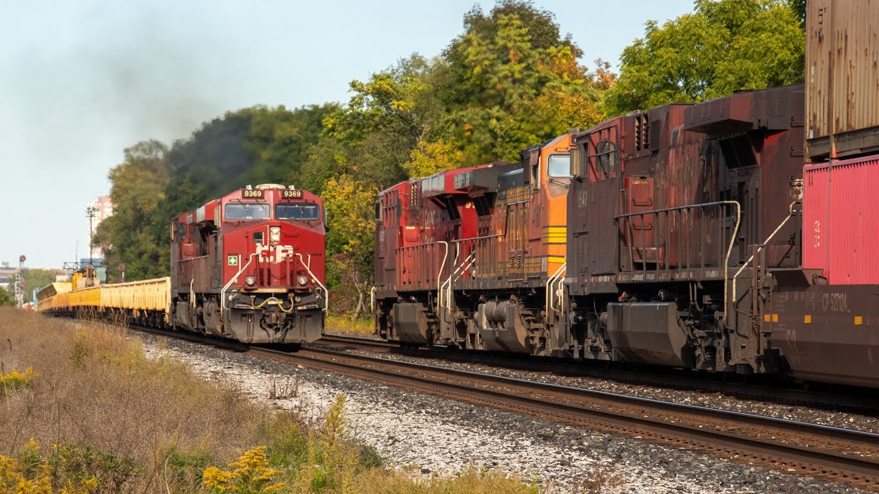 MEET! CPR Trains at Leaside (OCT 4/22) - YouTube