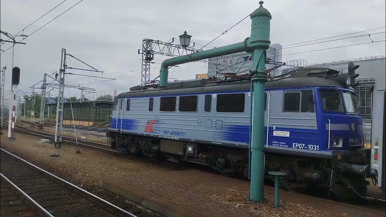 Odjazd pociągu IC Szyndzielnia ze stacji Wrocław Główny. - YouTube