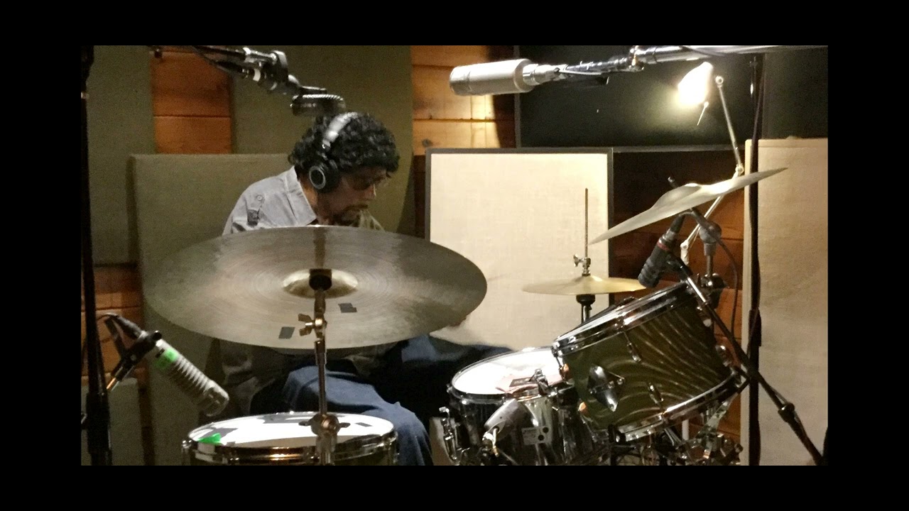 James Gadson's nasty groove on Bill Withers - Kissin My Love - YouTube