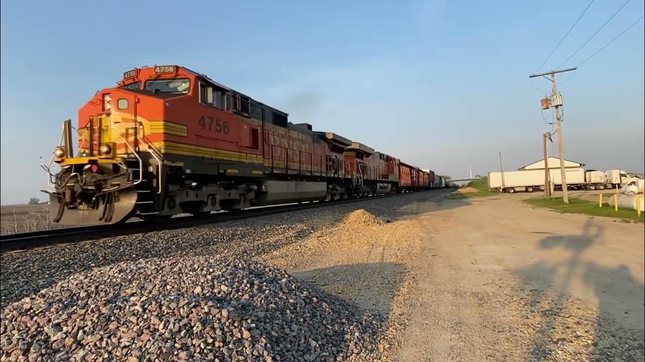 Evening BNSF manifest cruising thru Shabbona, IL - Aurora Subdivision. - YouTube