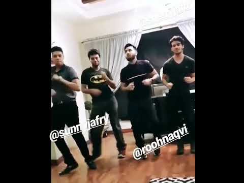 Ducky Bhai, Sunny Jafry, Rooh Naqvi and Sherry Jafry danced together ...