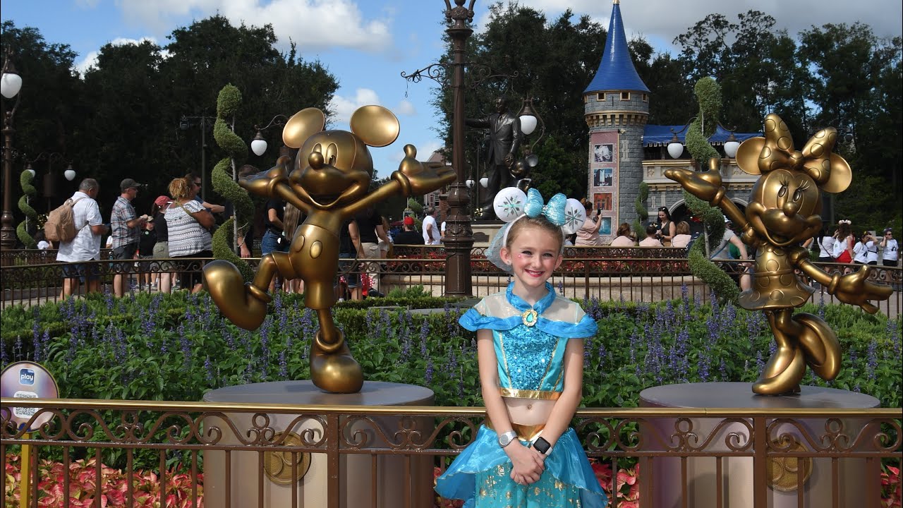 Disney’s 50th Anniversary Commemorative Statues - YouTube