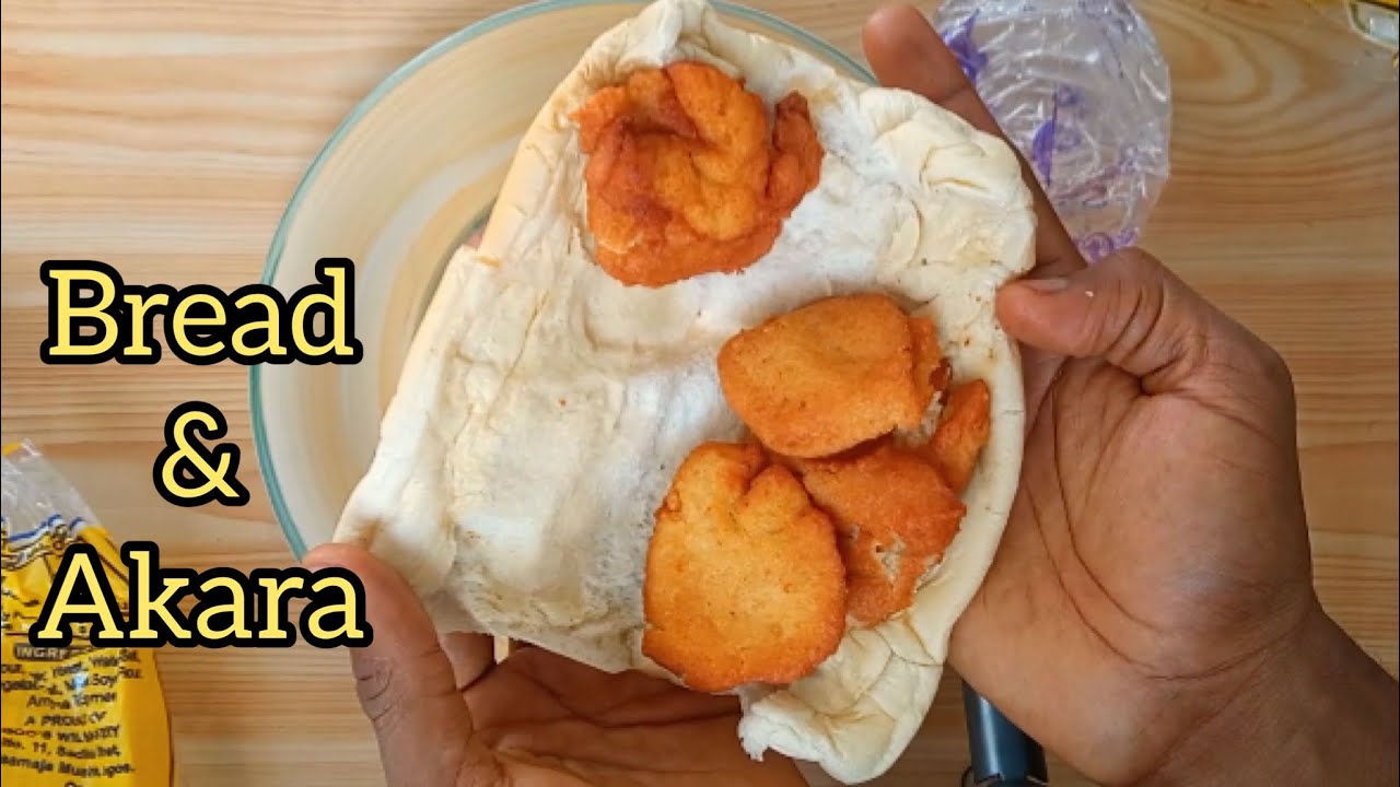 Eating bread and akara (Nigerian burger) /street food - YouTube