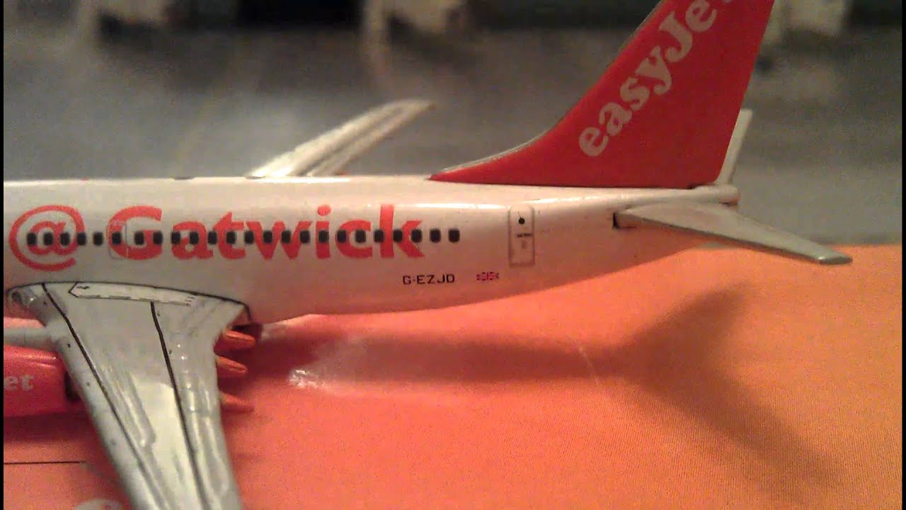 MODEL AIRCRAFT REVIEW EP8. RARE EASYJET 737-700! - YouTube