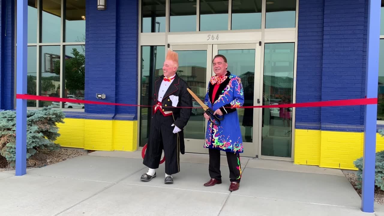 Bello's Circus Extreme variety show opens in Lake Delton - YouTube