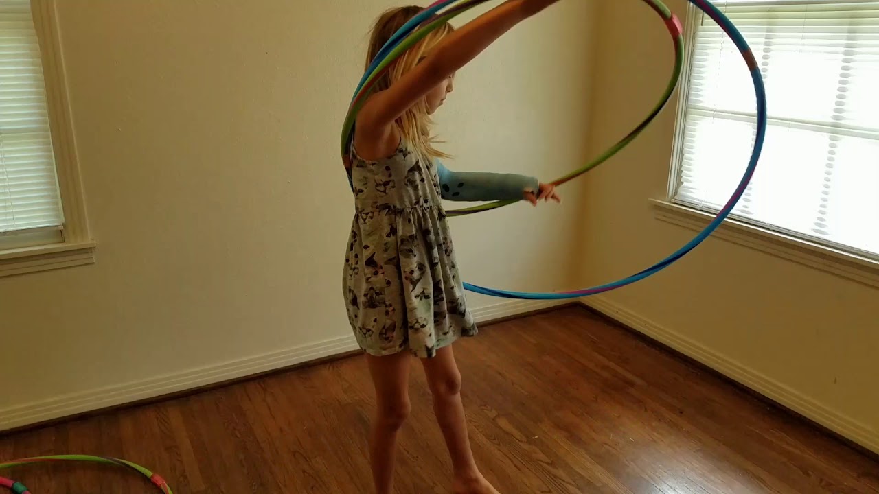 Learning to Hula hoop with a broken arm. Day 1 - YouTube