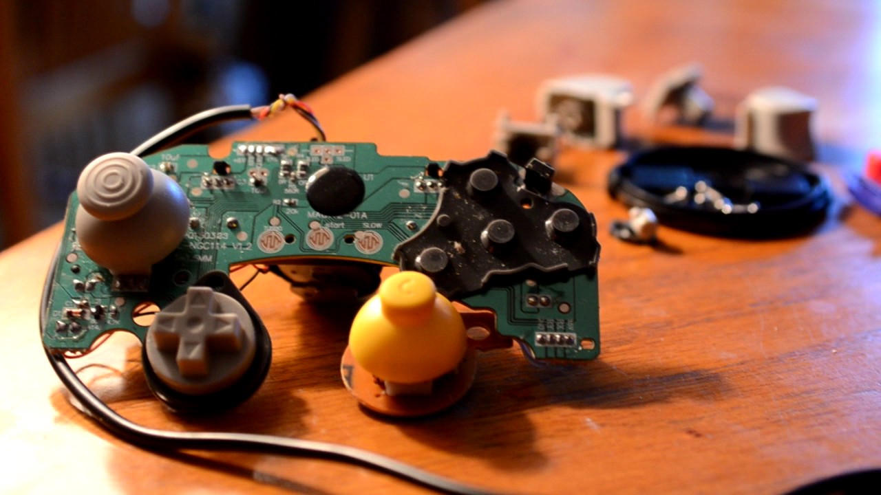 Hydro Dipping a GameCube controller - YouTube