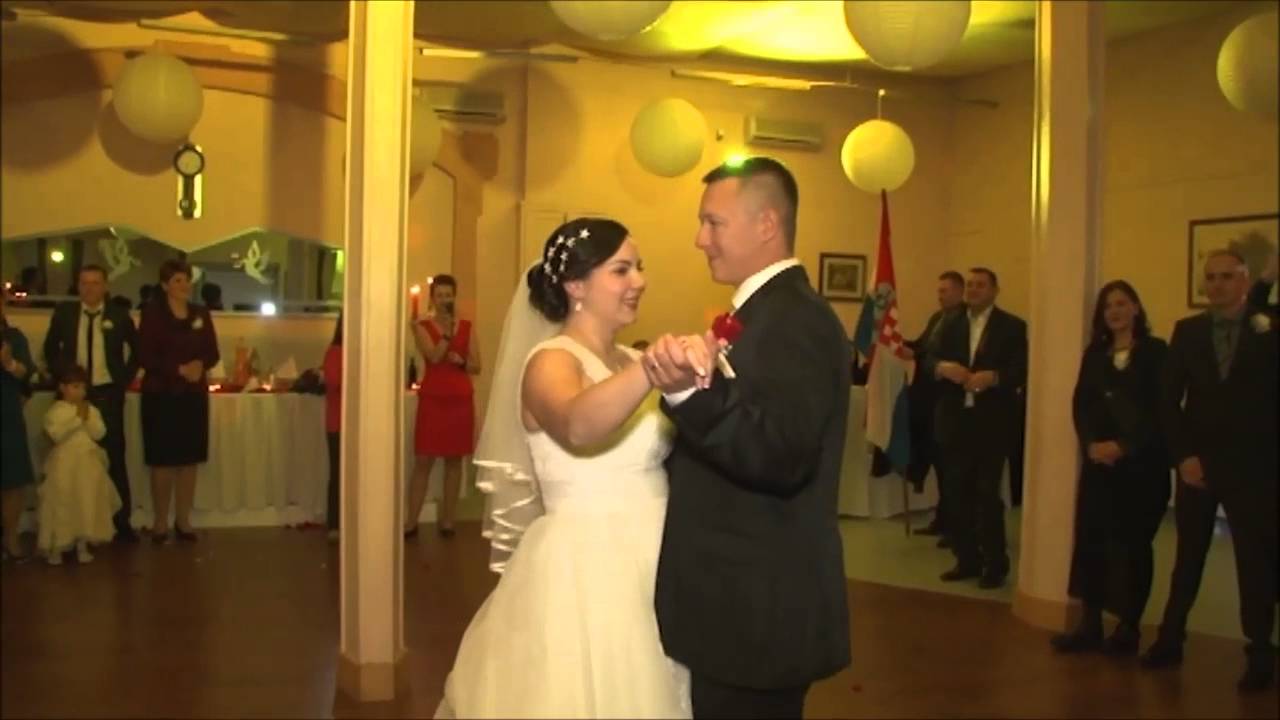 MOSLAVAČKE LOLE - Jedina ljubav (prvi ples) - YouTube