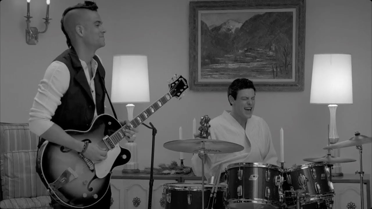 Santa Claus Is Coming to Town - Glee Cast - Cory Monteith, Mark Salling ...