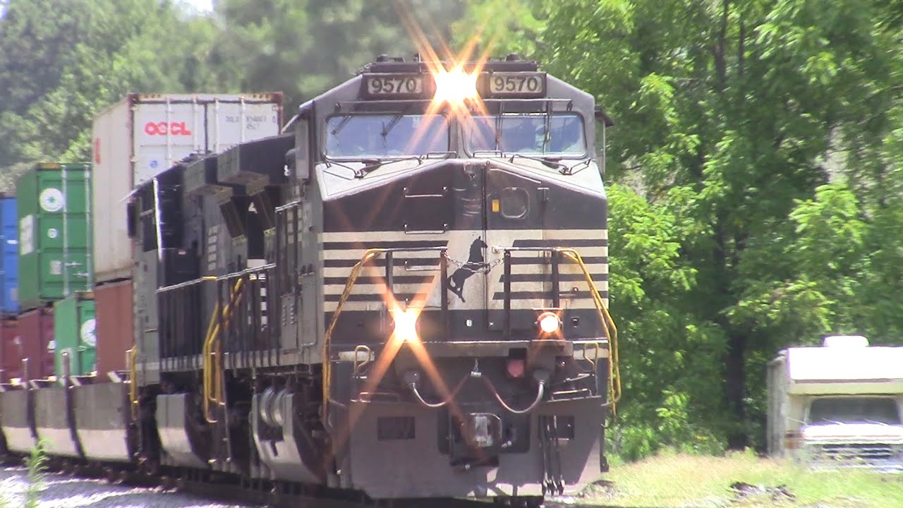 NS 9570 leads NS 207 in Dover, GA 7/22/19 - YouTube