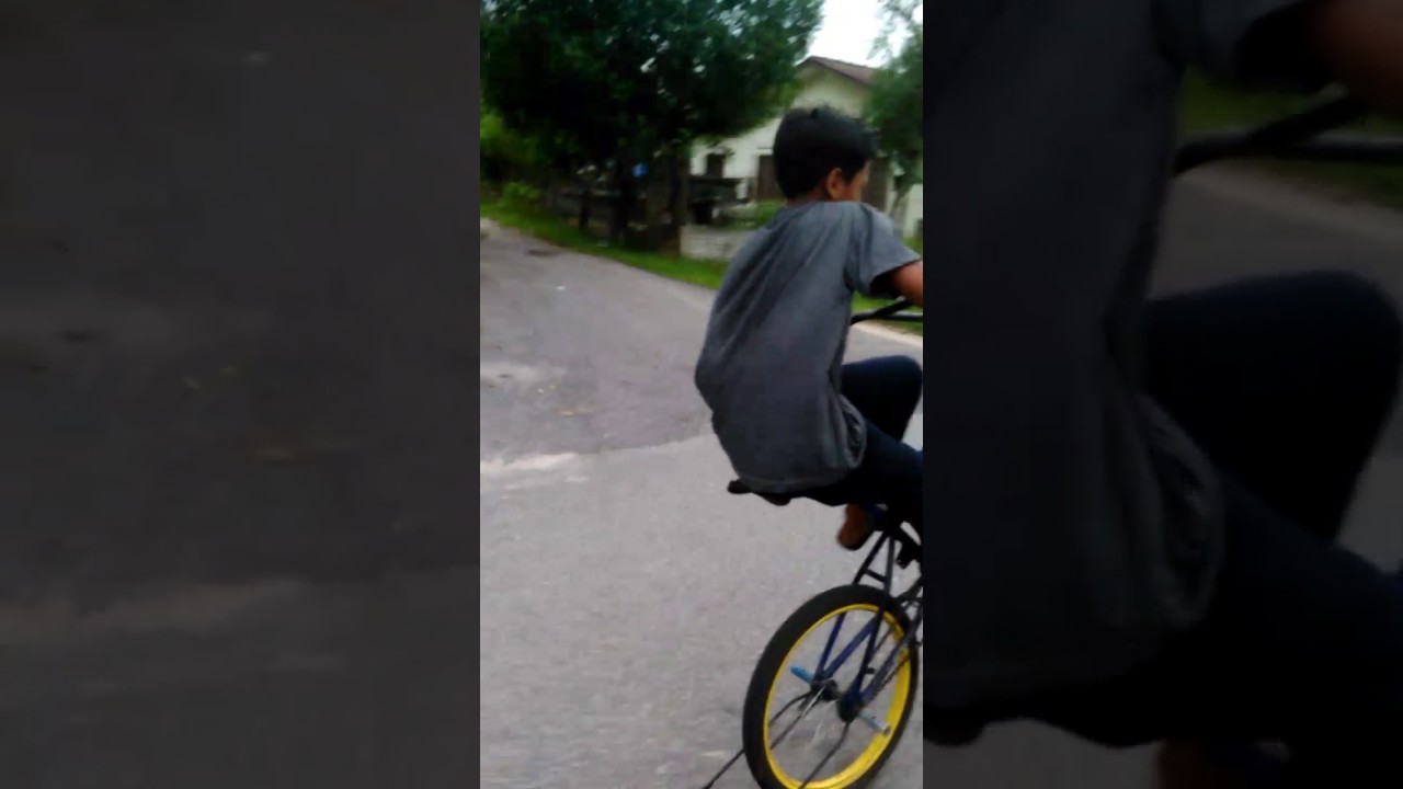 Budak basikal - YouTube