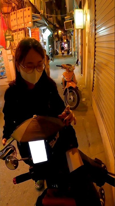 Tặng Kẹo Cho Em Gái P268 - YouTube