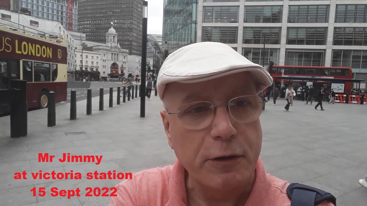 Mr Jimmy at Victoria station. 15 Sept 2022 - YouTube