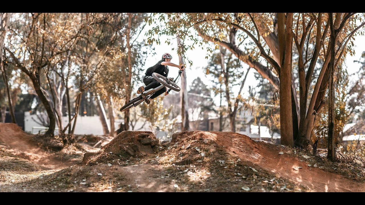 How to whip your MTB ! - YouTube