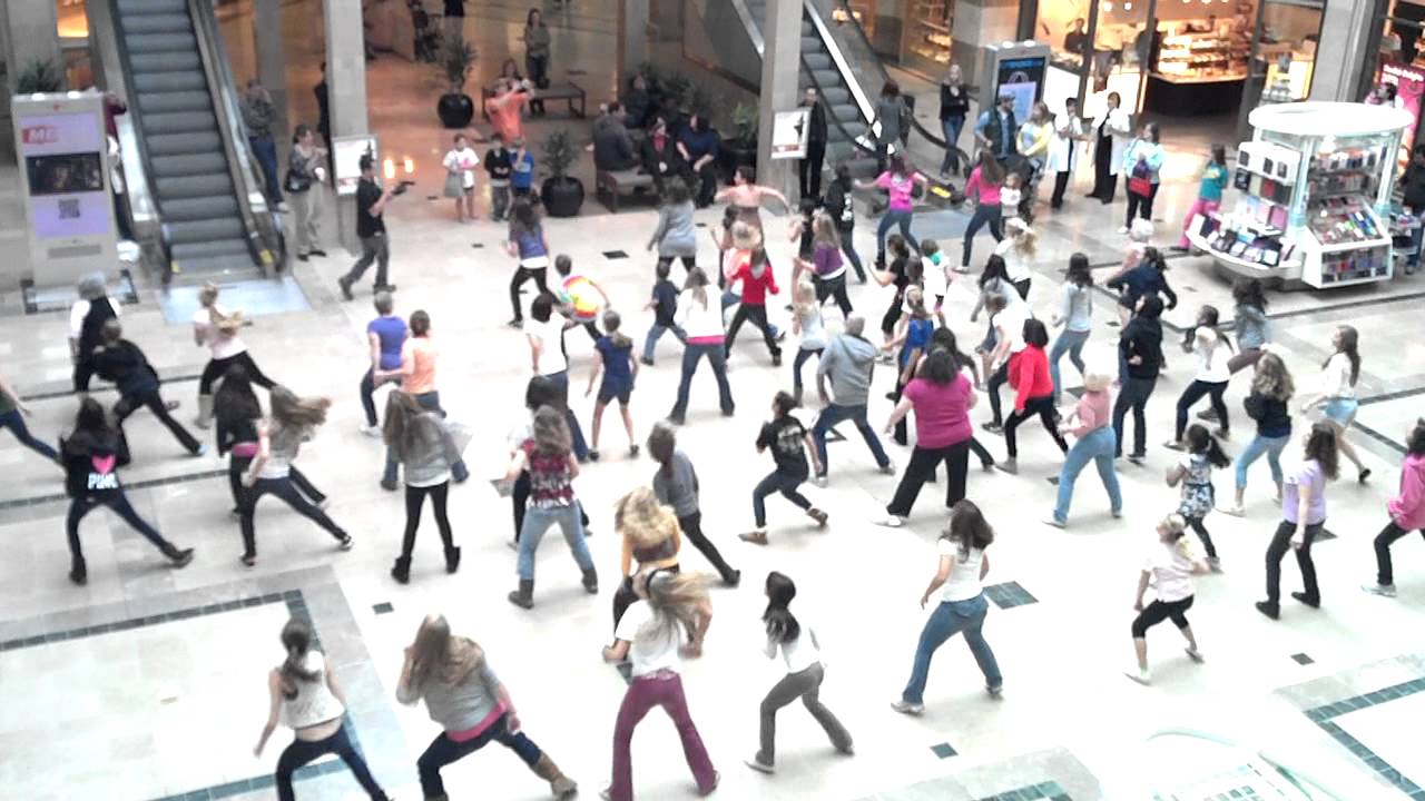 Flash mob dance mall in NJ - YouTube